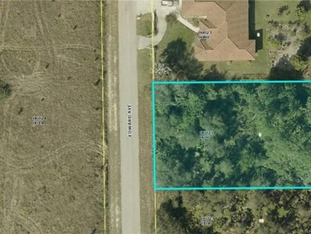 906 Edward Ave, Lehigh Acres, FL 33936