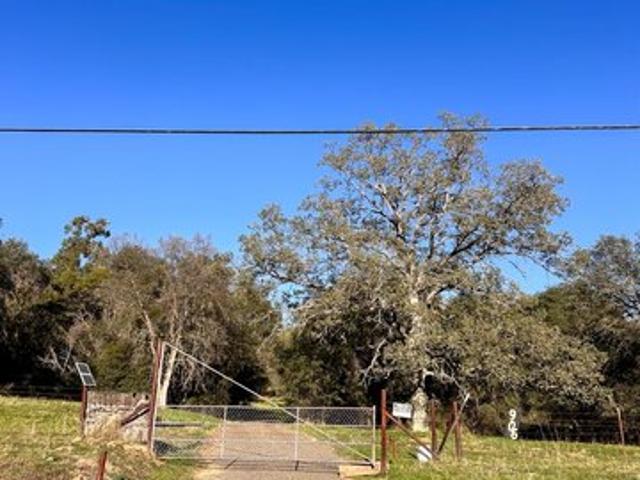 906 Elwood Rd, Yokuts Valley, CA 93675