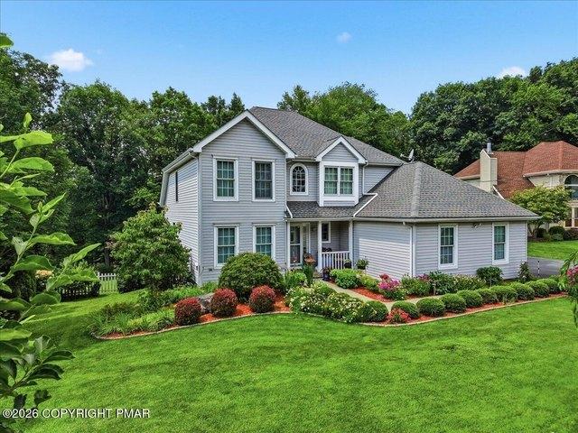 906 Horizon Dr, Stroudsburg, PA 18360