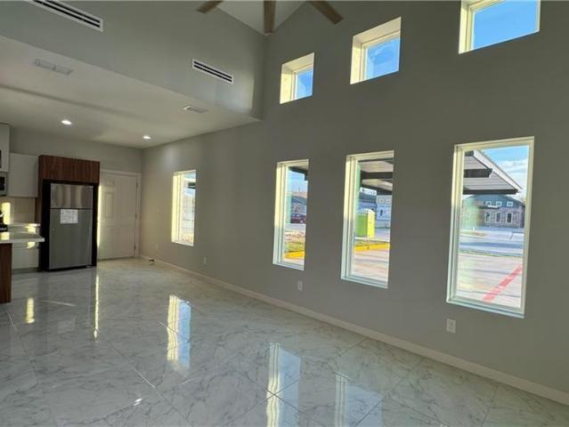 906 Hidden Hills Street 1
