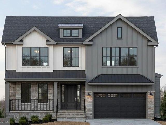 906 Hillcrest Dr SW, Vienna, VA 22180