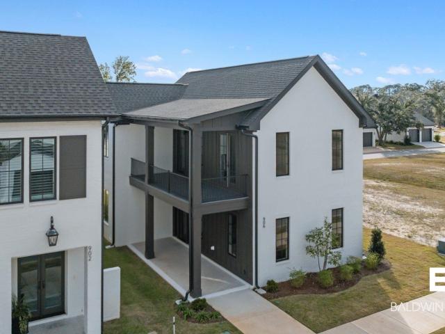 906 Inlet Circle