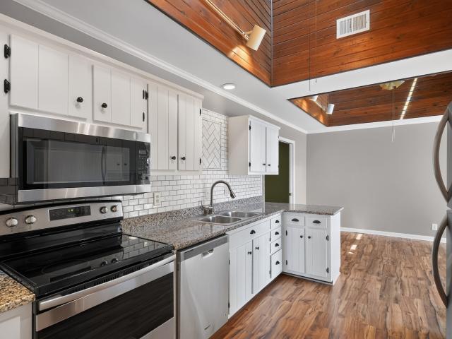 906 Old Fountain Pl