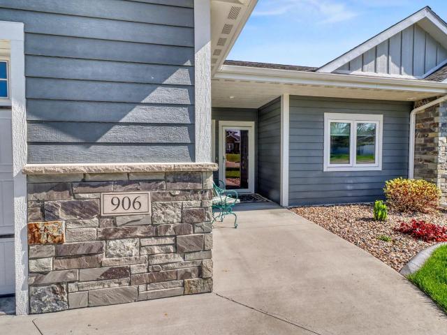 906 Lake Forest Circle