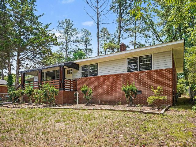 906 Larchwood Drive