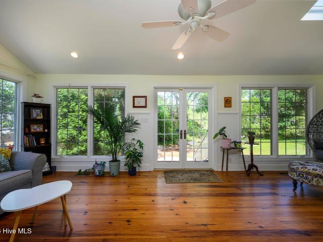 906 Leeward Drive