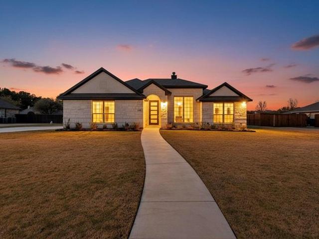 906 Maxine Dr, Athens, TX 75751