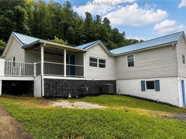 906 Main St, Chapmanville, WV 25508
