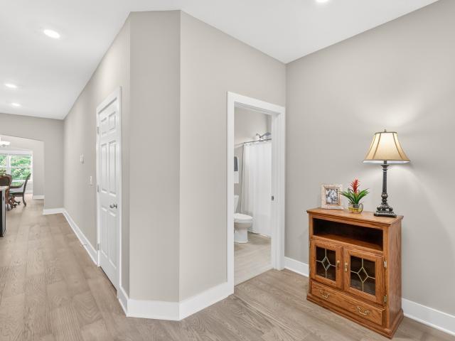906 Meadowcrest Way