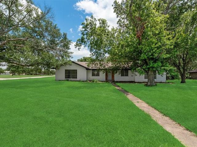 906 Mesquite Ln, Mexia, TX 76667