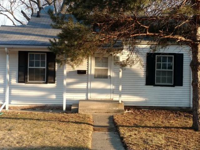 906 N 5th Ave W, Newton, IA 50208