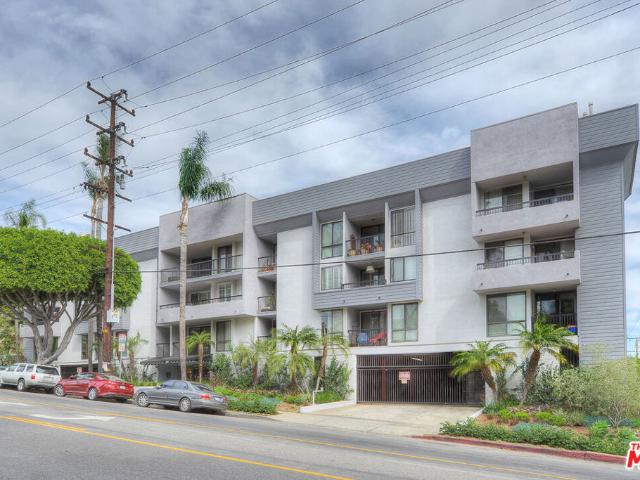 906 N Doheny Drive 512