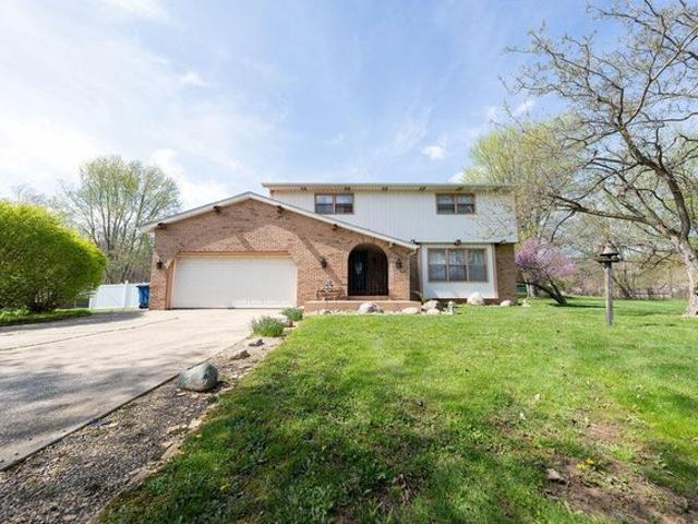 906 N Honeysuckle Ln, La Porte, IN 46350