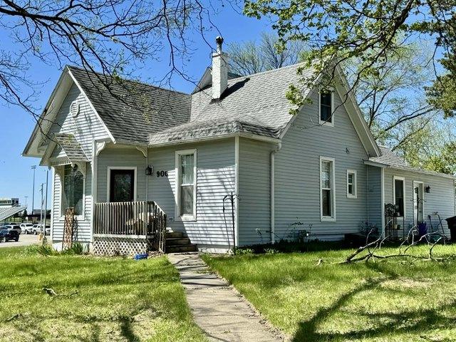 906 S 4th Ave, Winterset, IA 50273