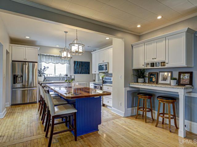 906 Selden Road