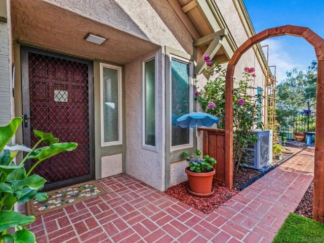 906 Sendero Ave