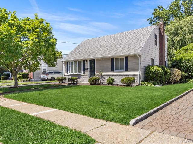 906 Stratford Drive