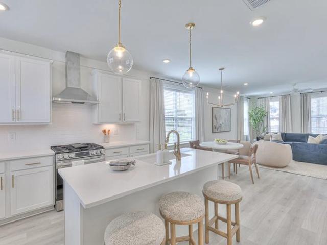 906 Summit Ave, Nashville, TN 37203