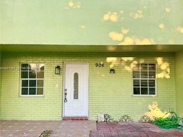 906 SW 74th Ave, North Lauderdale, FL 33068