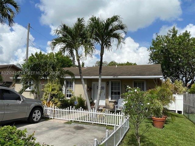 906 SW 8th Ave, Hallandale Beach, FL 33009