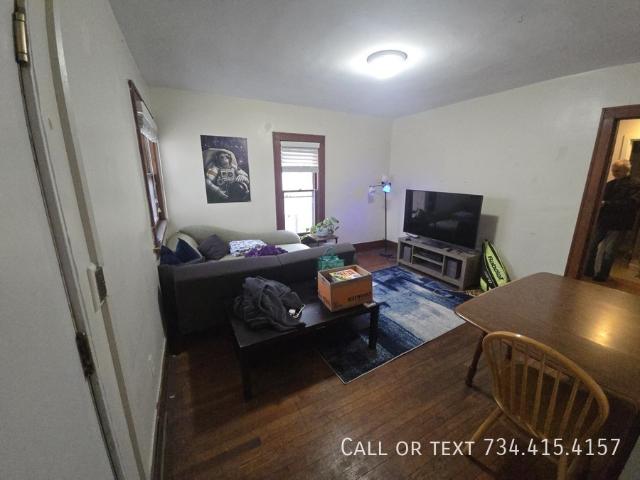 906 Packard St Apt #5