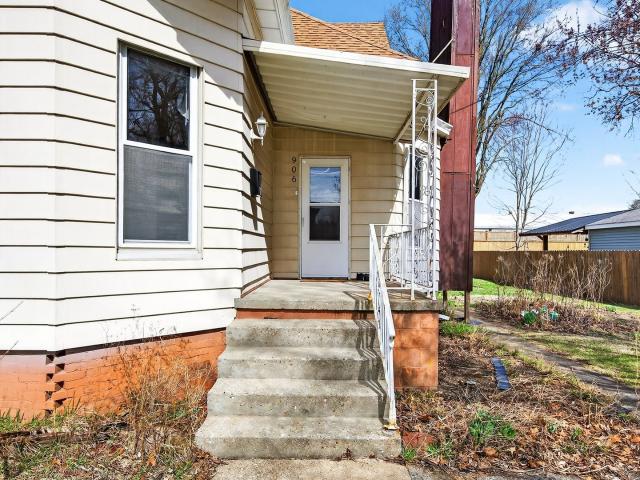 906 Peoria Street