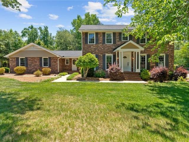 906 Plantation Dr, Simpsonville, SC 29681