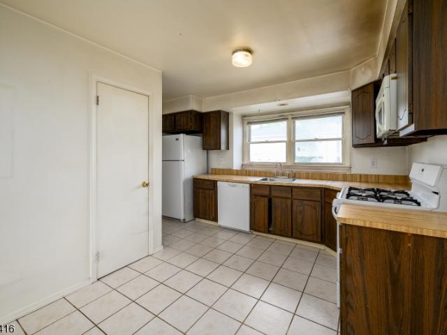 906 Robin Rd