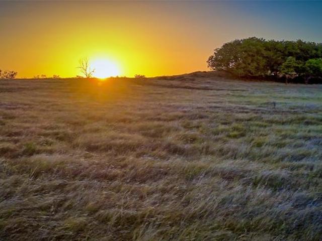 906 Rock Springs School Rd, Nocona, TX 76255