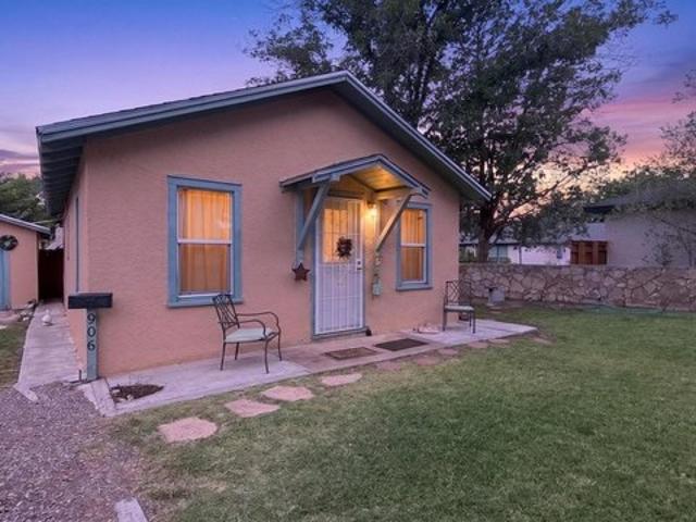 906 W 7th St, Roswell, NM 88201