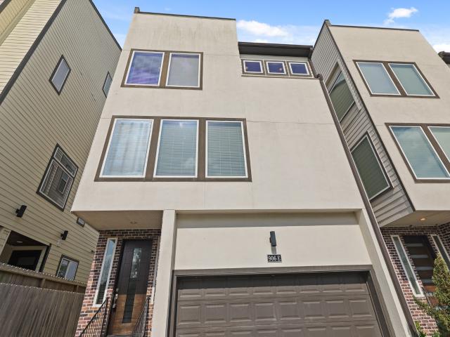 906 W 17th Street E