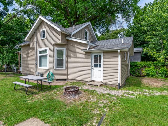 906 W 14th Street