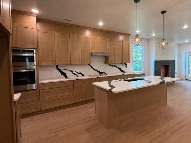 906 W Holly St, Rogers, AR 72756