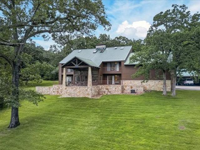 906 Valle Vista Dr, Athens, TX 75751