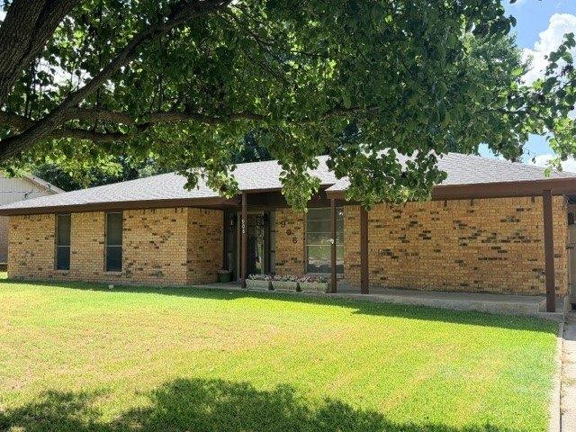 906 Zahara St, Bowie, TX 76230
