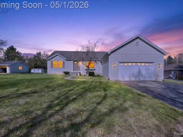 9074 Hamburg Rd, Hamburg Township, MI 48116