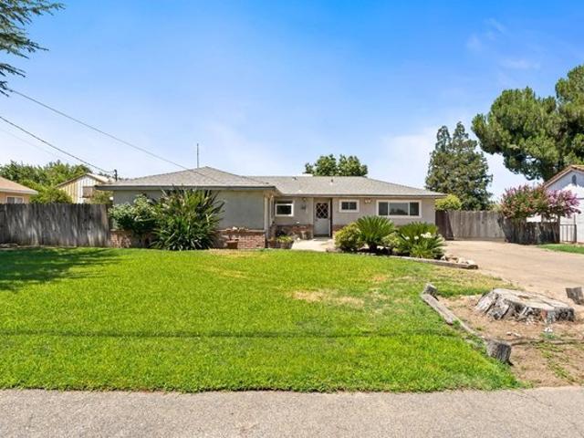 9075 S McCall Ave, Selma, CA 93662
