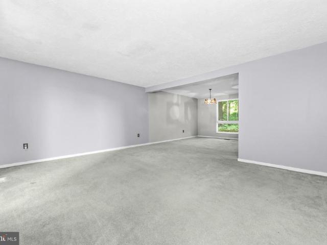 9076 Goldamber Garth