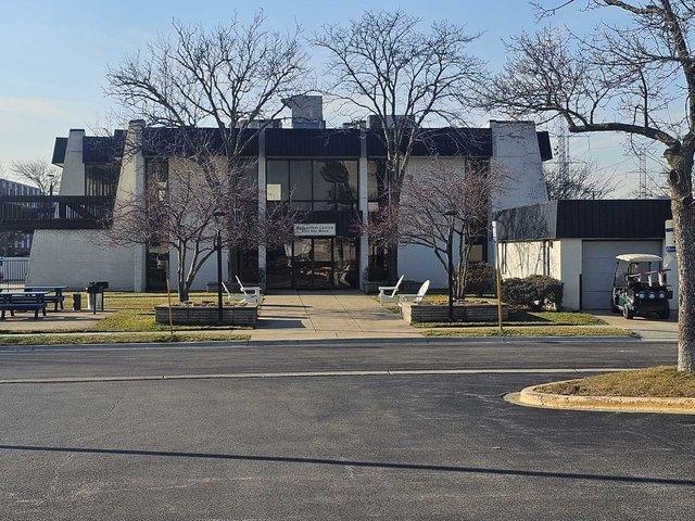 9078 W Heathwood Dr Apt 1M, Niles, IL 60714
