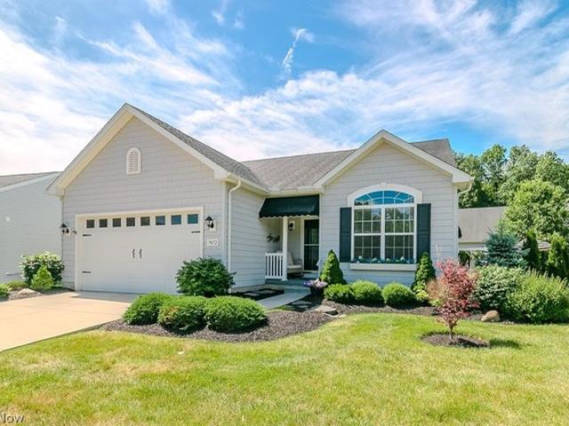 9072 Devonshire Dr, Olmsted Falls, OH 44138