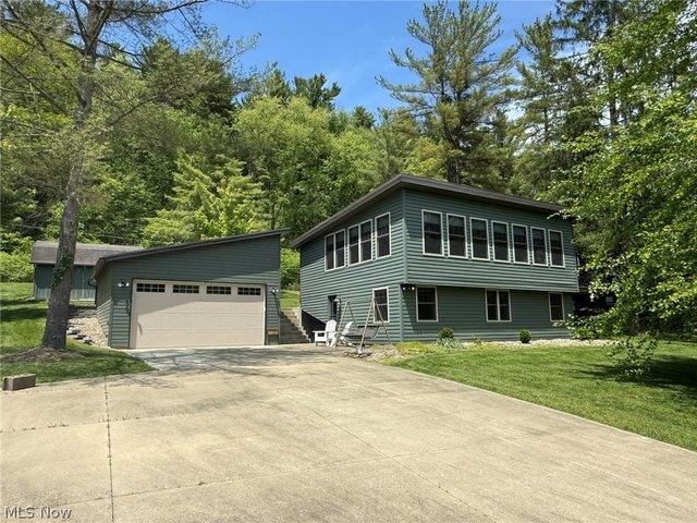 9073 N Shore Dr NE, Mineral City, OH 44656