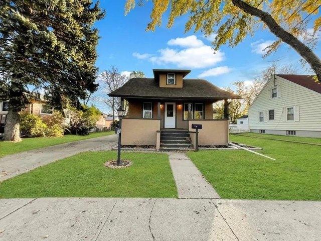 907 4th St, Minot, ND 58701