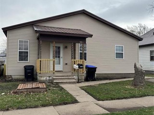 907 6th Ave, Belle Plaine, IA 52208
