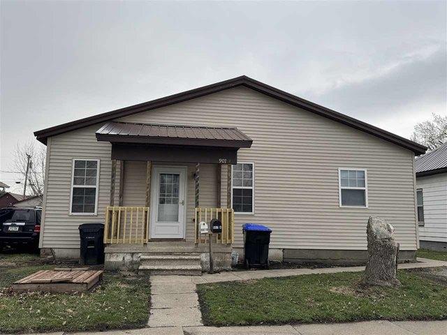 907 6th Ave, Belle Plaine, IA 52208