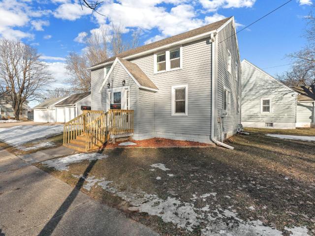 907 8th Street SE