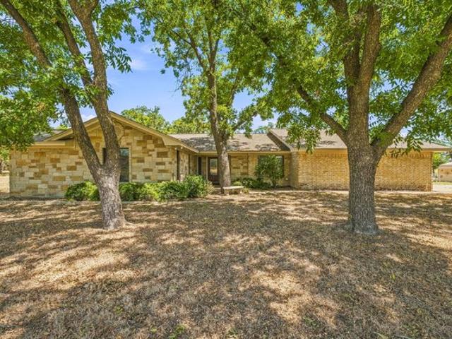 907 County Road 484, Stephenville, TX 76401