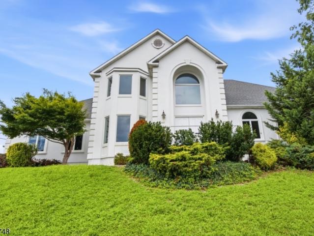 907 Colonia Rd