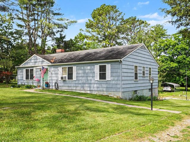 907 Camellia Dr