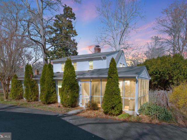 907 Charles Street