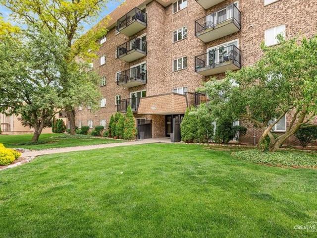 907 Curtiss St Apt 101, Downers Grove, IL 60515